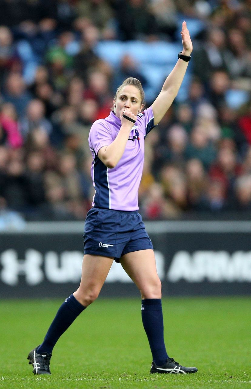 Sara Cox 1st female to referee top-flight English rugby game