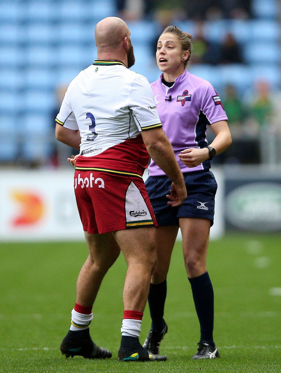 Sara Cox 1st female to referee top-flight English rugby game