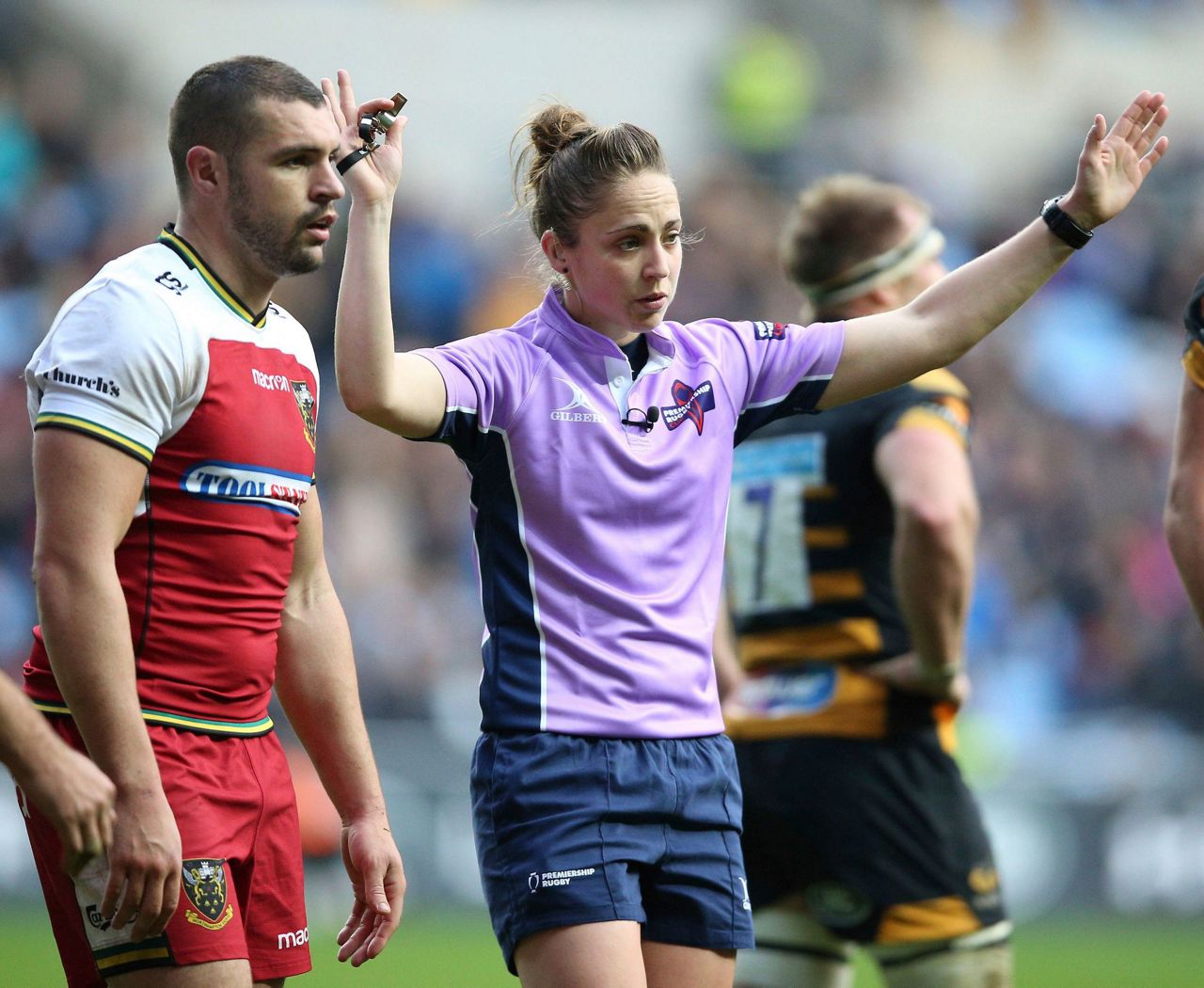 Sara Cox 1st female to referee top-flight English rugby game