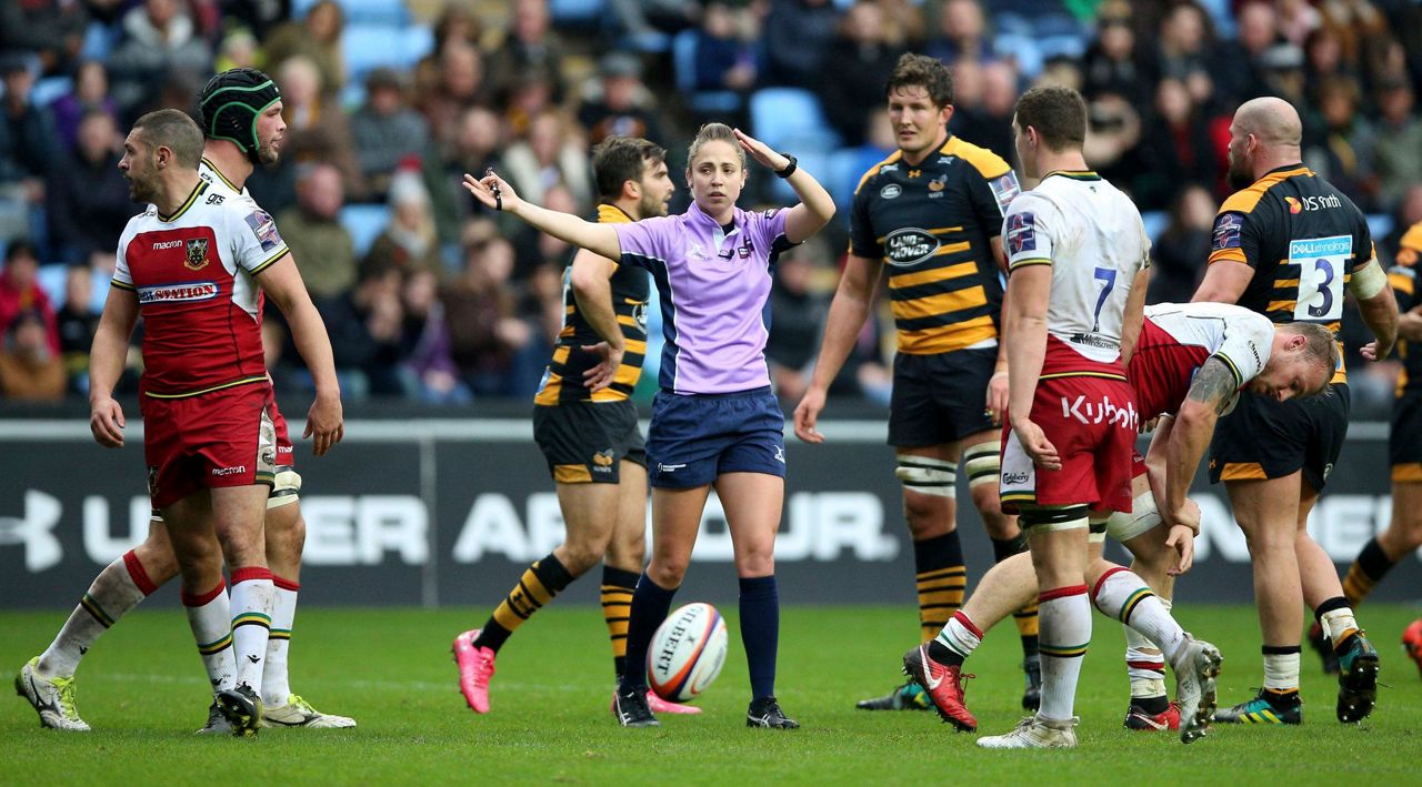 Sara Cox 1st female to referee top-flight English rugby game