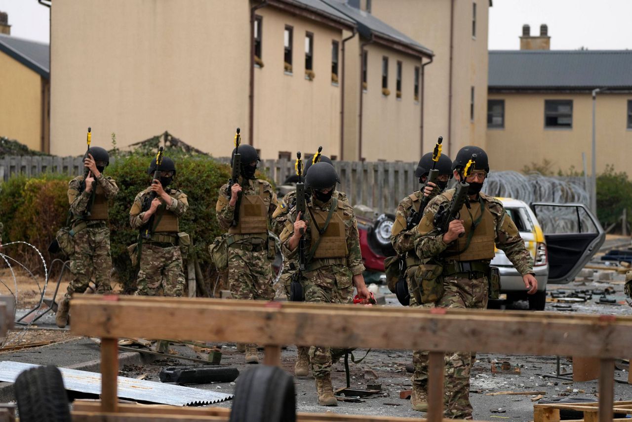 Urban combat and beyond: Ukrainian recruits get UK training