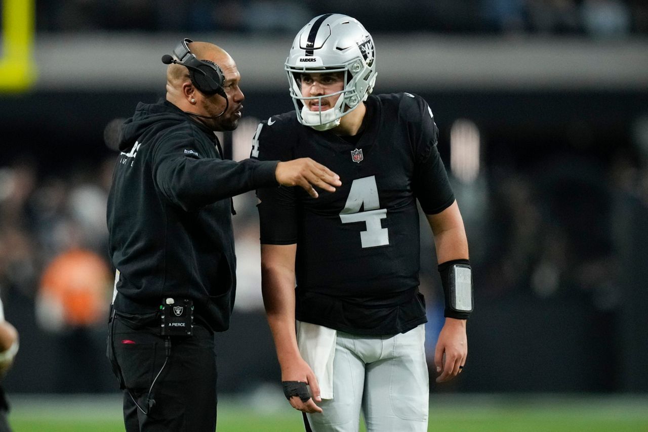 Raiders agree to hire Antonio Pierce as their next head coach, AP ...