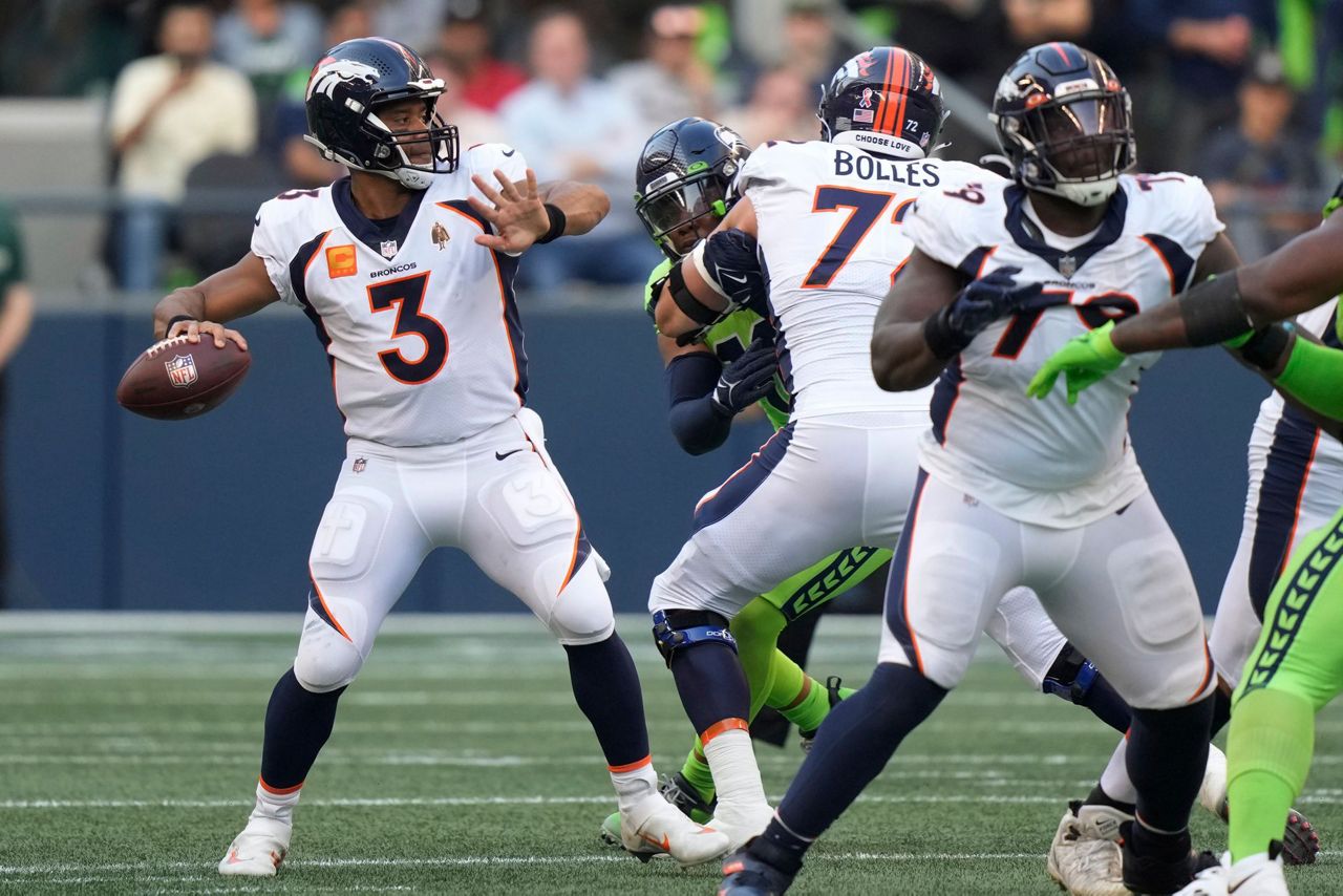 Seahawks survive Russell Wilson's return, top Broncos 17-16