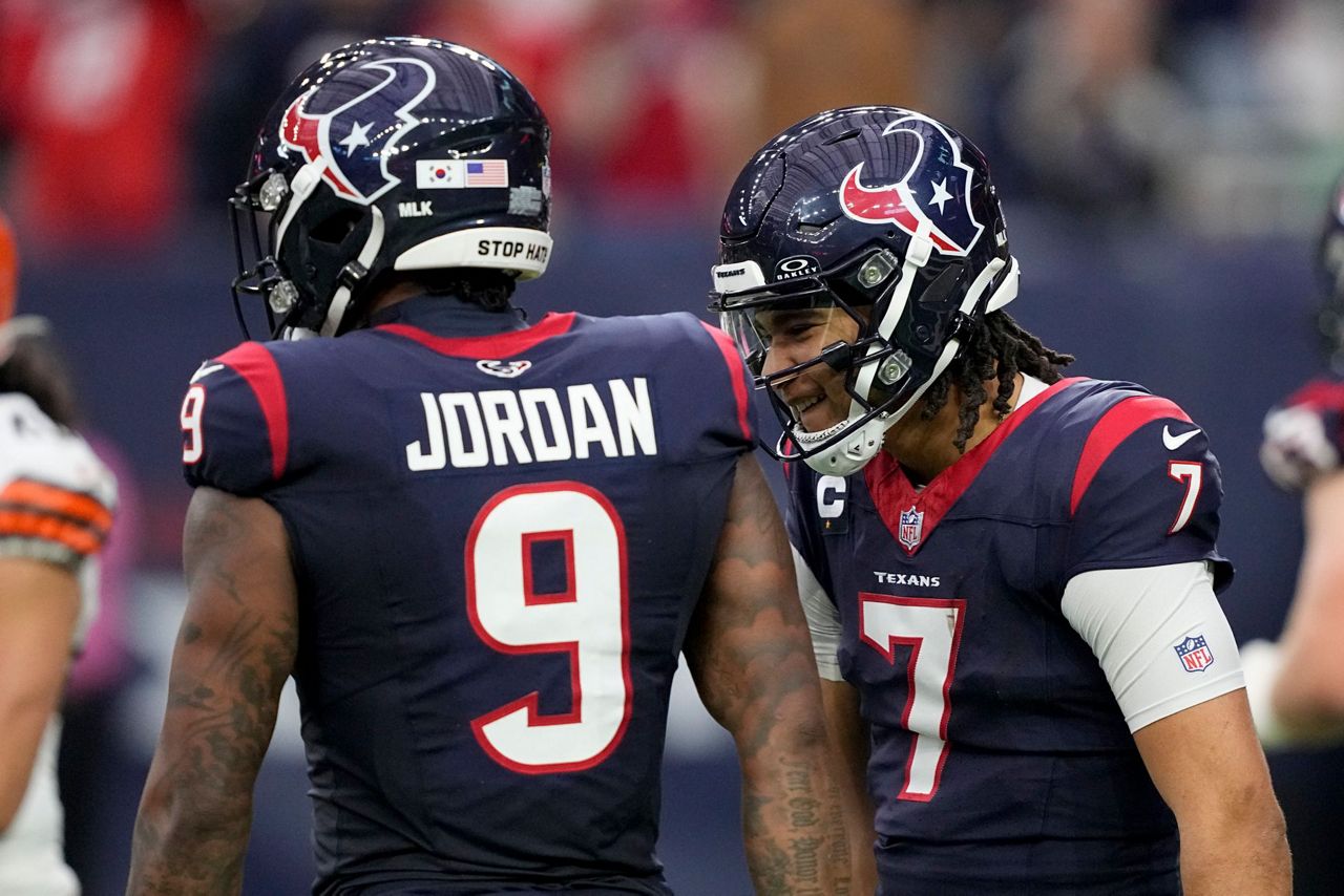 Rookie Stroud shows poise beyond his years in leading Texans to ...