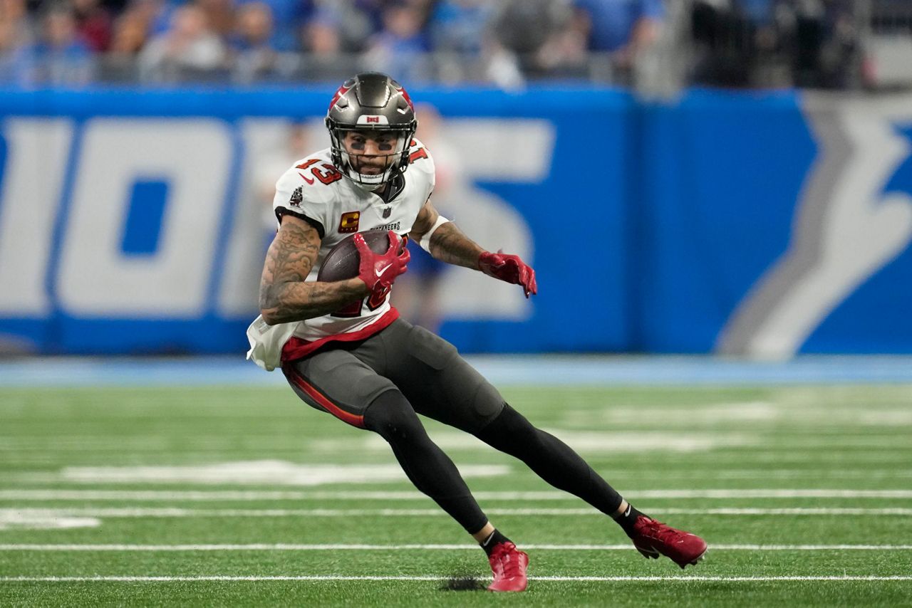 Mike Evans agrees to a 2-year, $52 million contract to remain with the ...