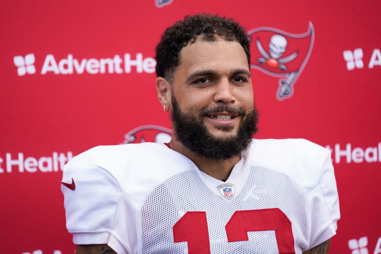 Mike Evans agrees to a 2-year, $52 million contract to remain with the ...