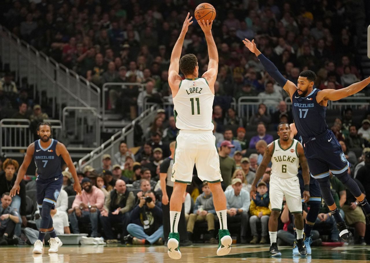 Center of attention: Bucks' Brook Lopez lights out from 3