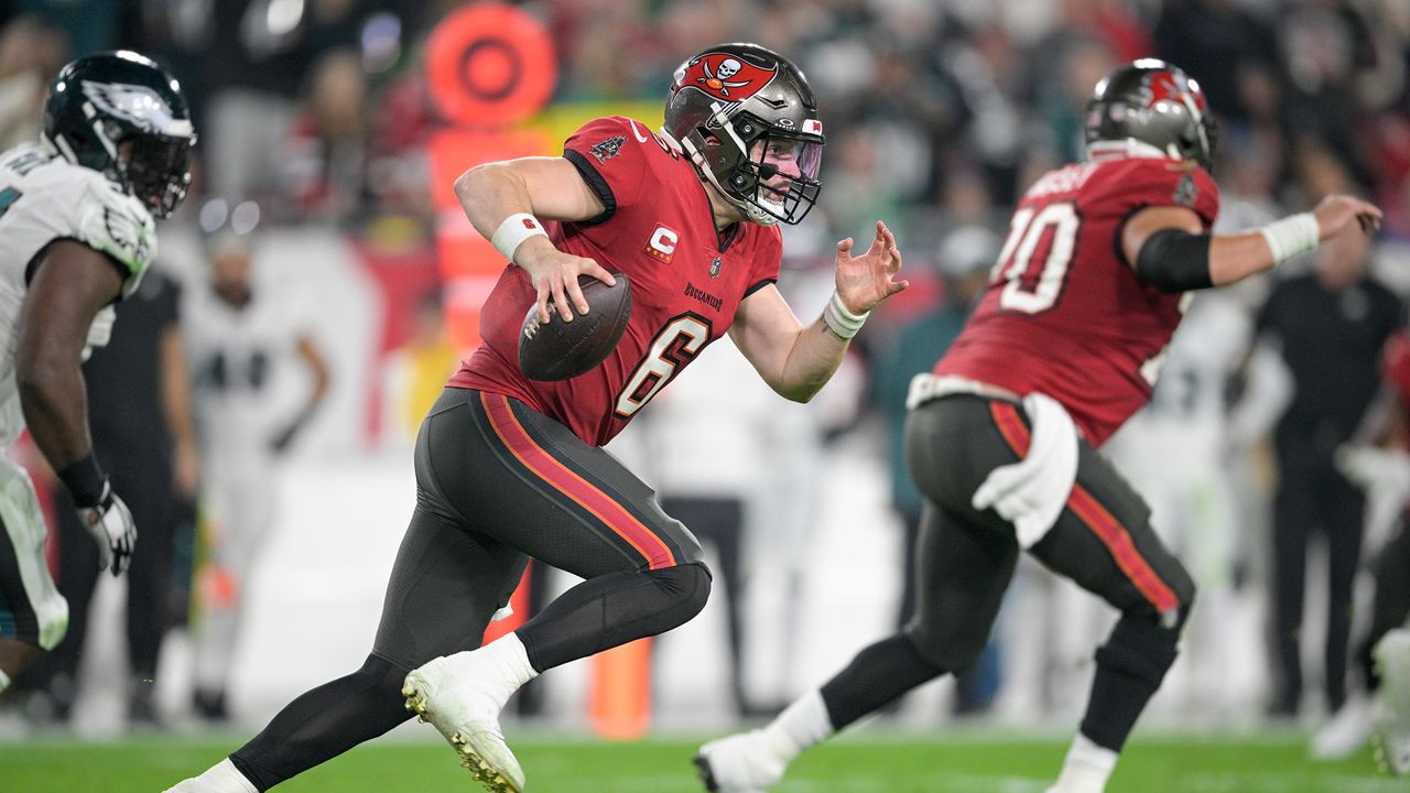 Mayfield leads Buccaneers to 32-9 rout of Eagles