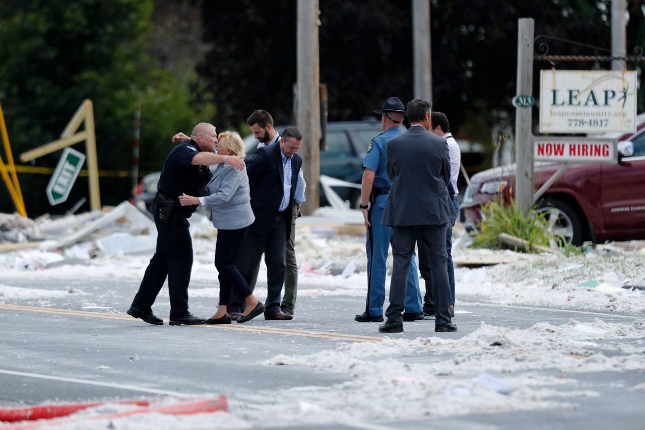 Propane explosion kills firefighter, injures 6 others