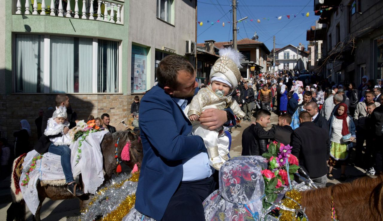 Bulgarian Muslims hold circumcision festival despite virus