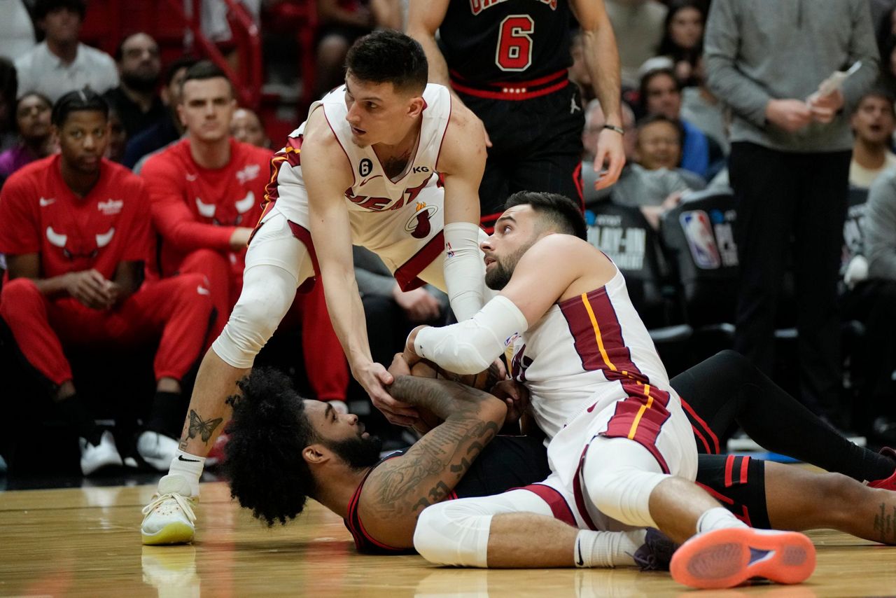 Heat's Tyler Herro breaks right hand in playoff opener