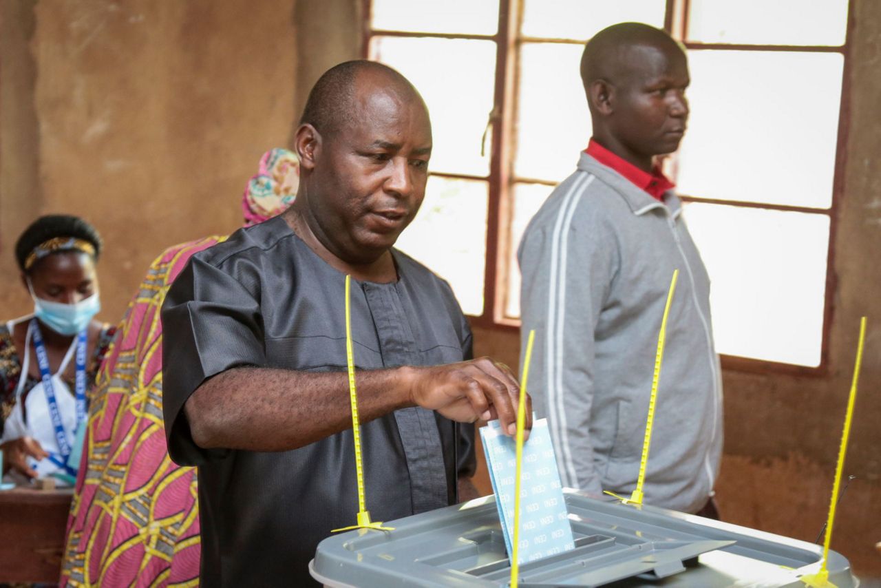 Burundi opens crucial presidential election amid pandemic
