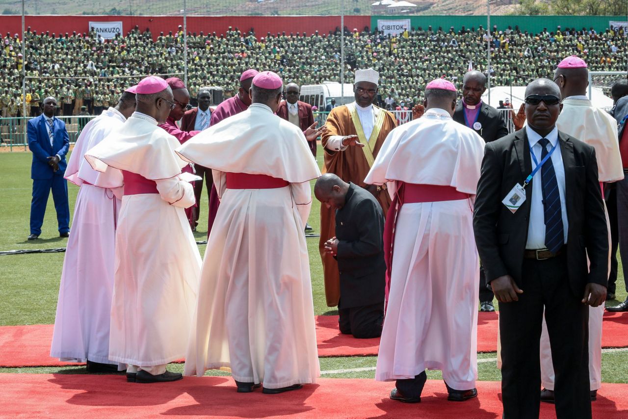 New Burundi leader takes power early after predecessor died