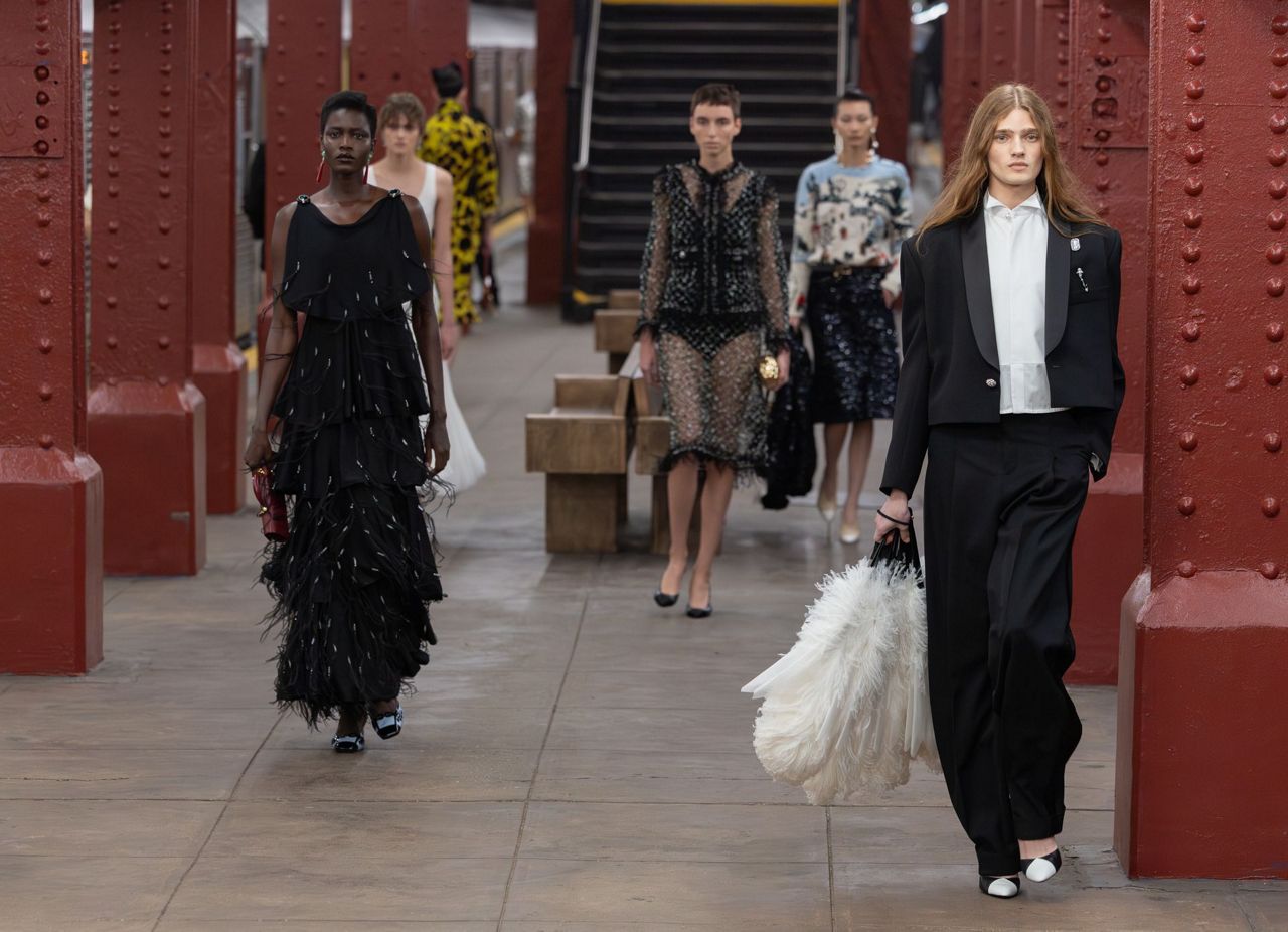 Chanel's new showman stages an ode to NYC with star-packed runway show ...