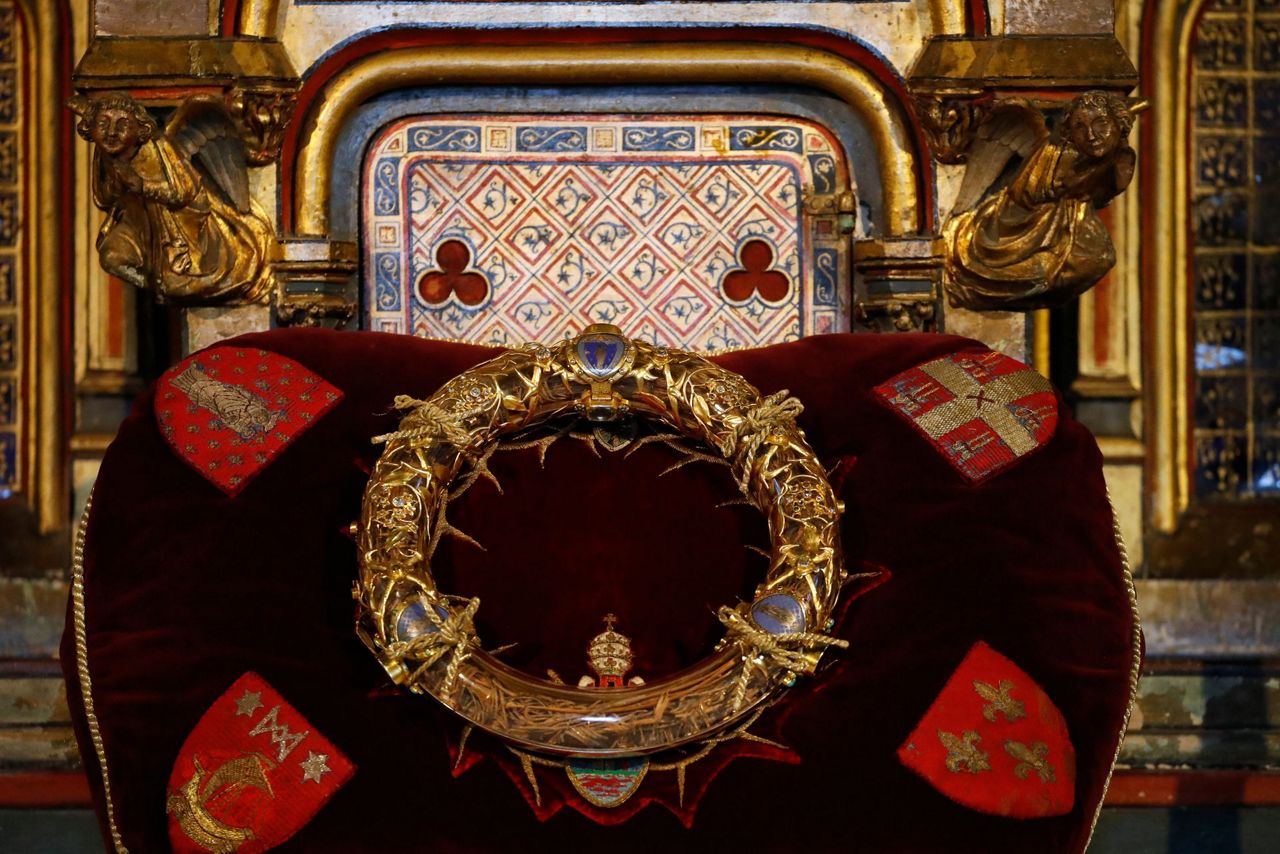 Crown relic saved from Notre Dame presented again to public