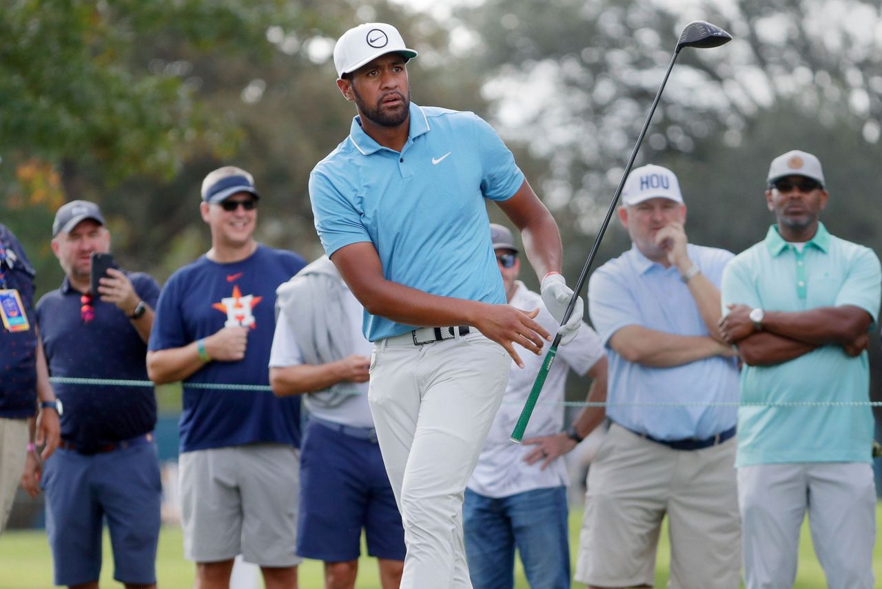 Finau ties career low with 62 for early lead in Houston Open