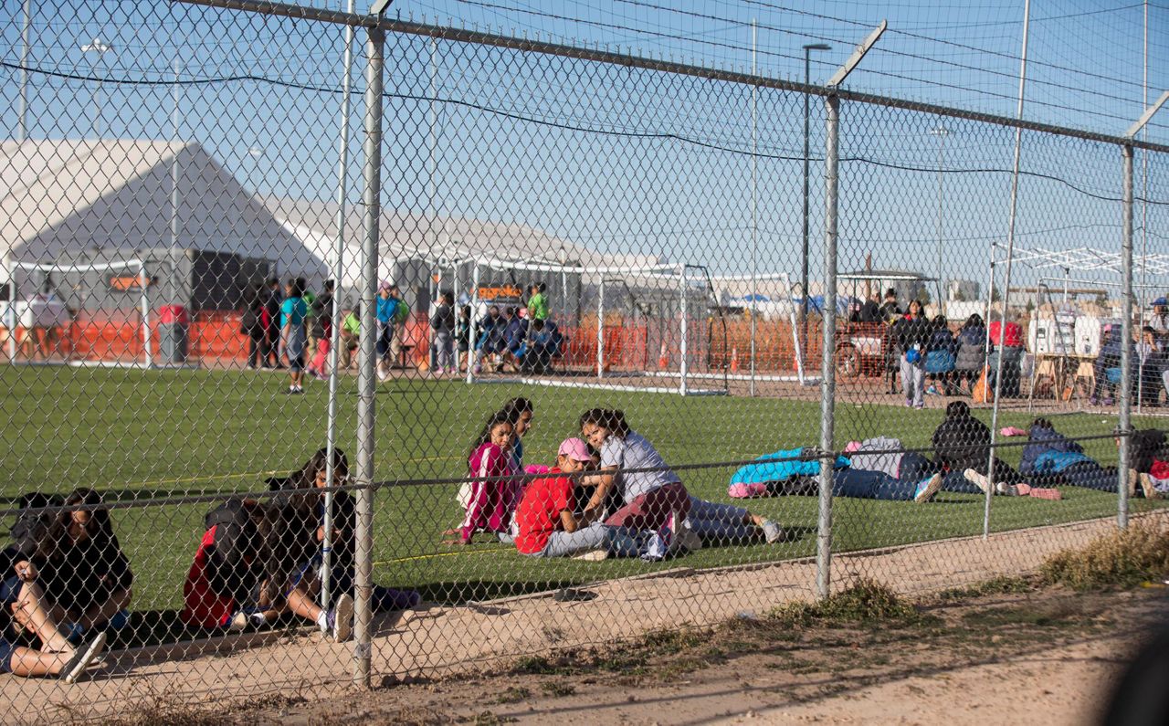 Texas detention camp for teen migrants keeps growing