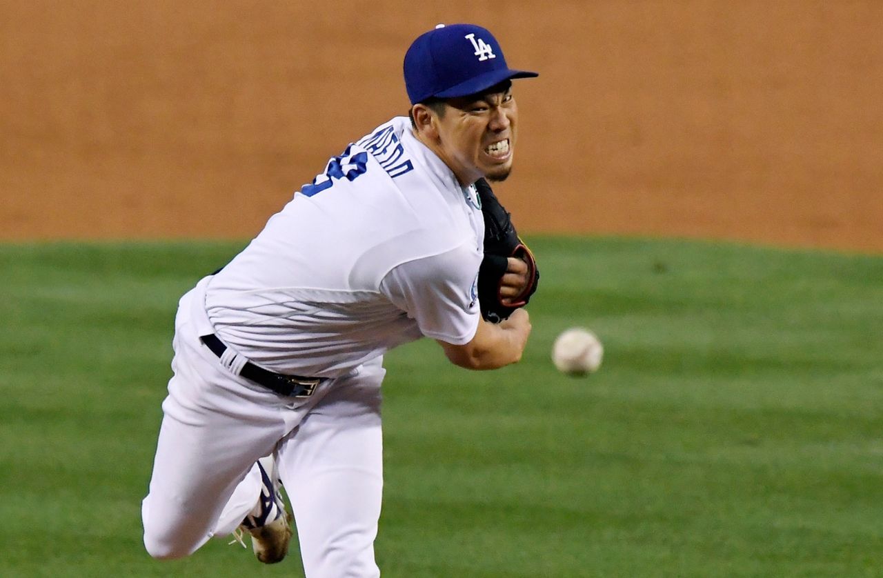 Harvey debuts for Reds in 6-2 win over Dodgers