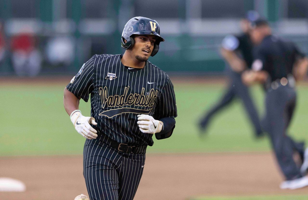 Gonzalez's hit in 12th sends Vandy past Arizona 7-6 in CWS