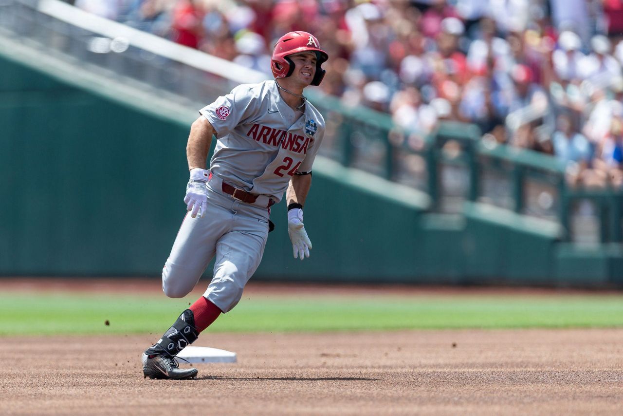 Arkansas routs 2nd-seeded Stanford 17-2 in CWS opener