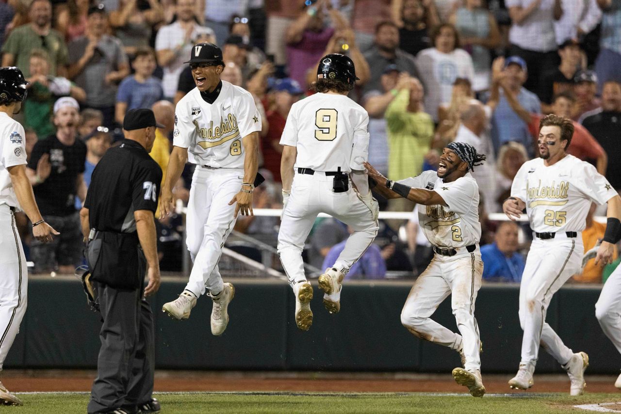 Vandy scores on wild pitch in 9th, beats Stanford 6-5 at CWS