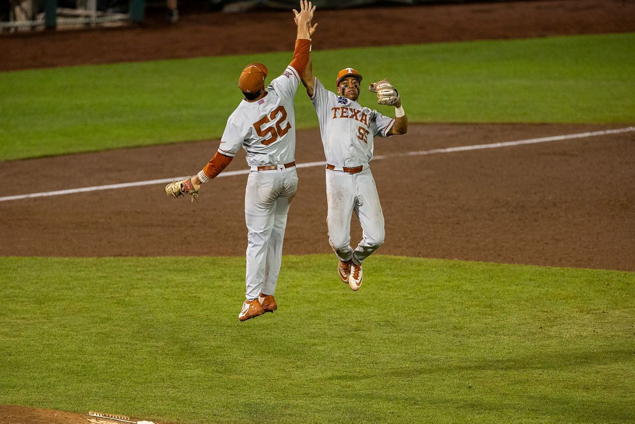 Texas defeats Virginia 6-2 to reach bracket final at CWS