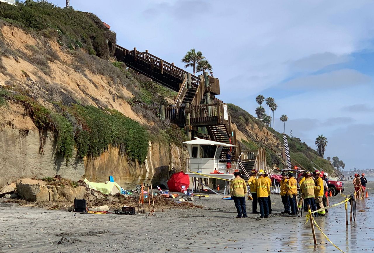 1 killed as cliff collapses on popular California beach