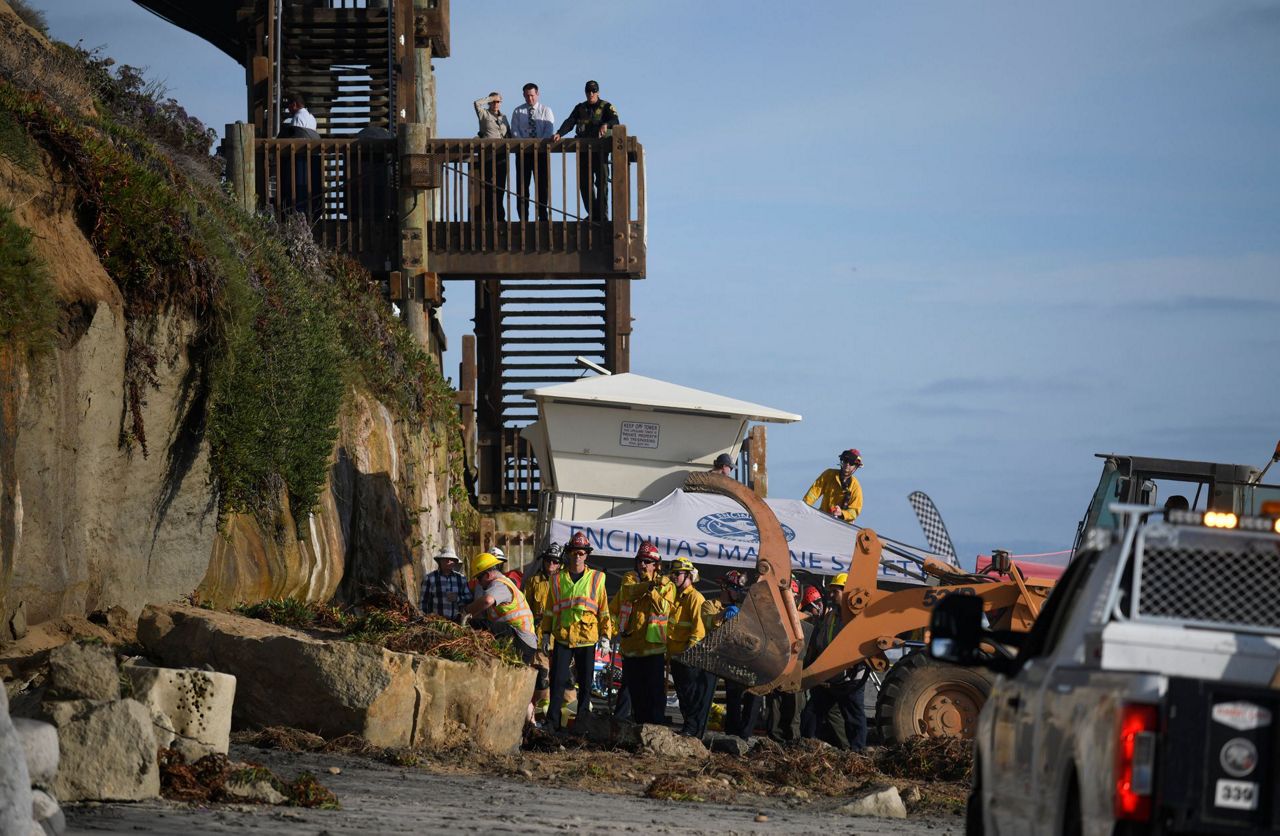 1 killed as cliff collapses on popular California beach