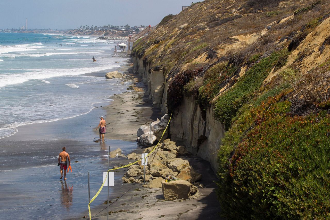 Collapsing California cliff claims 3 lives