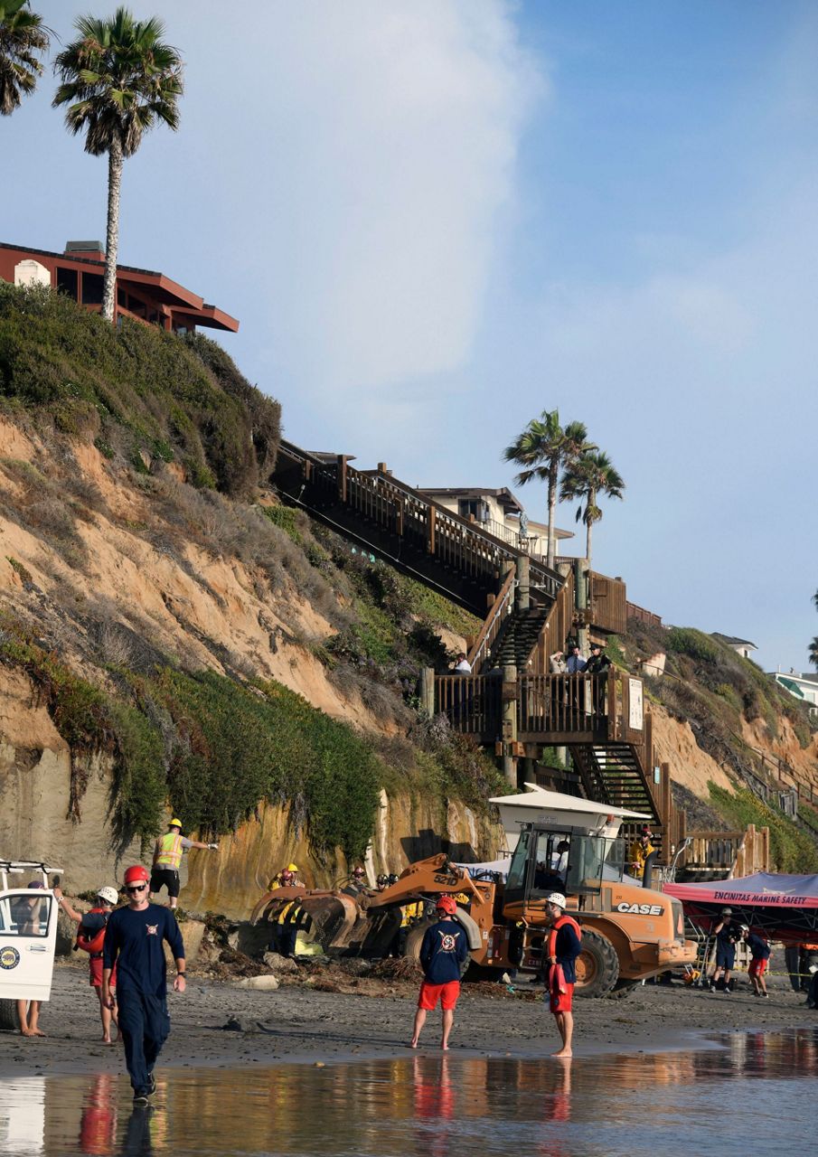 1 killed as cliff collapses on popular California beach