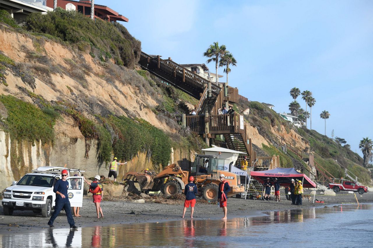 Collapsing California cliff claims 3 lives