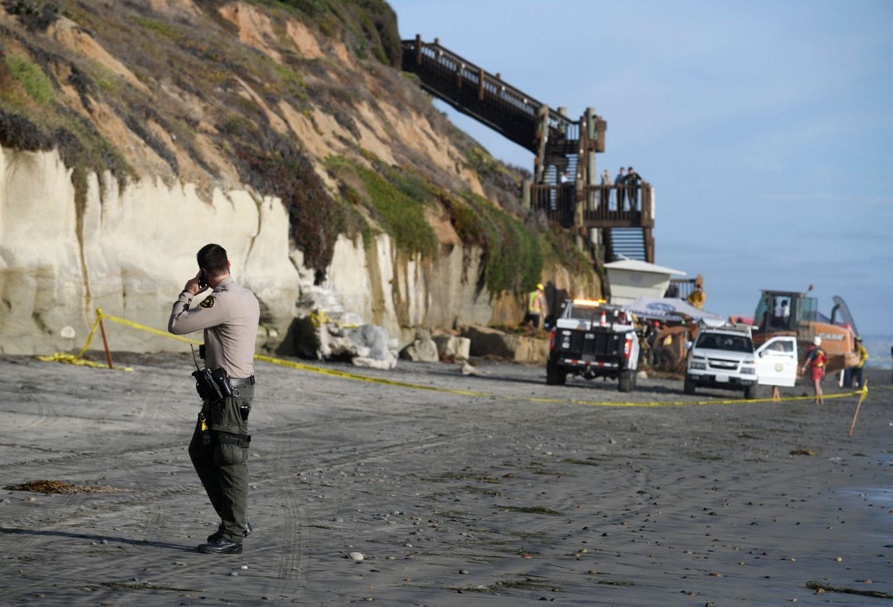 1 killed as cliff collapses on popular California beach