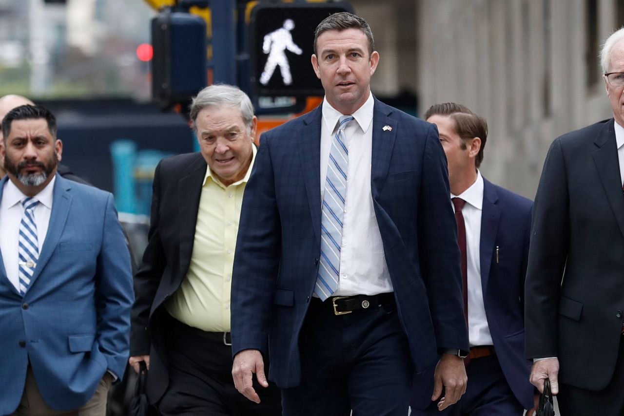 California Rep. Hunter plans to plead guilty, leave seat