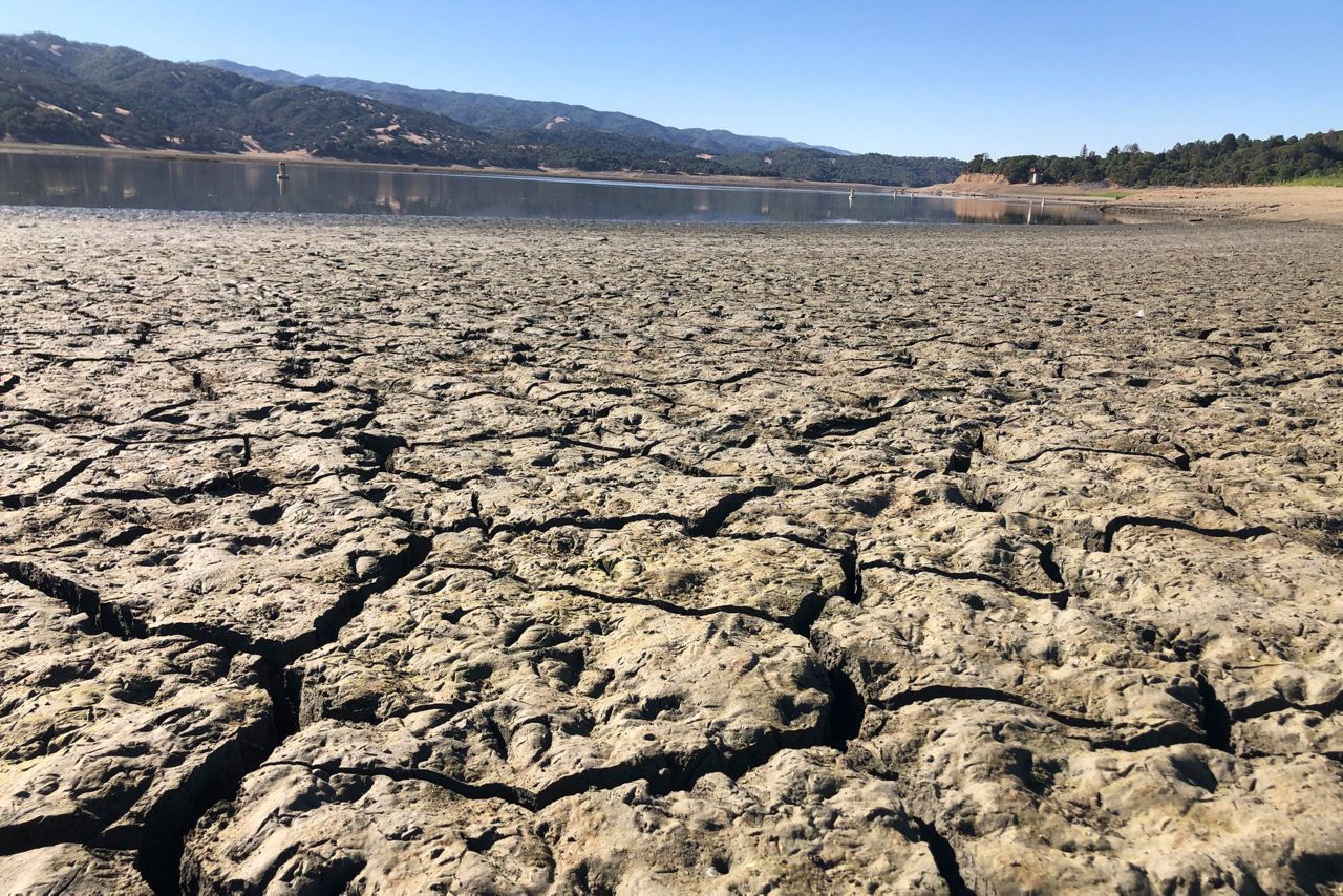 Dry California tourist town to guests: 'Please conserve'