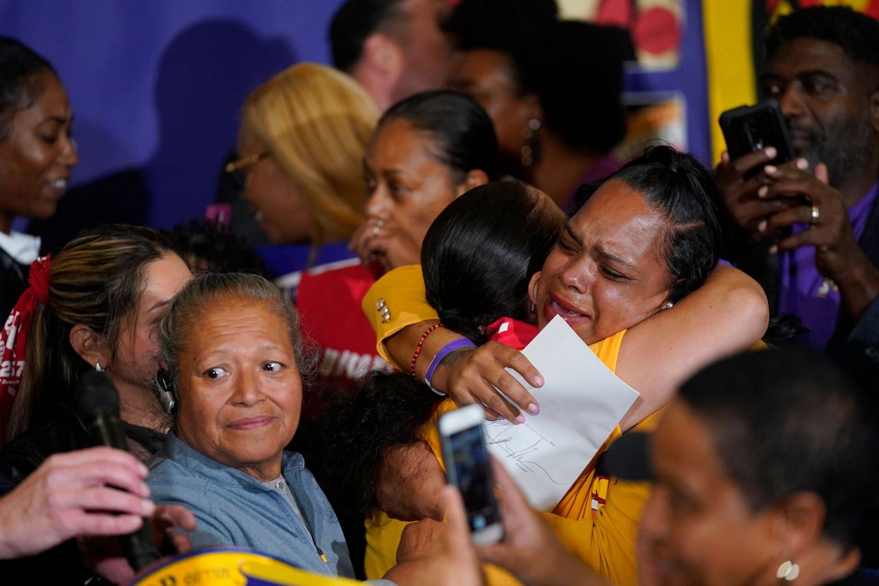 California Gov. Gavin Newsom signs law to raise minimum wage for fast ...