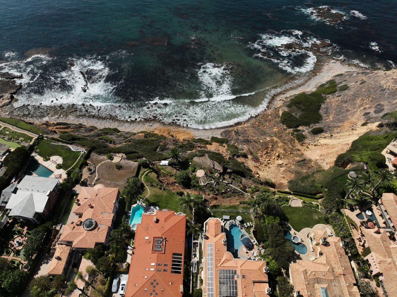 Hundreds of feet of coastal bluff in California fell toward the ocean ...