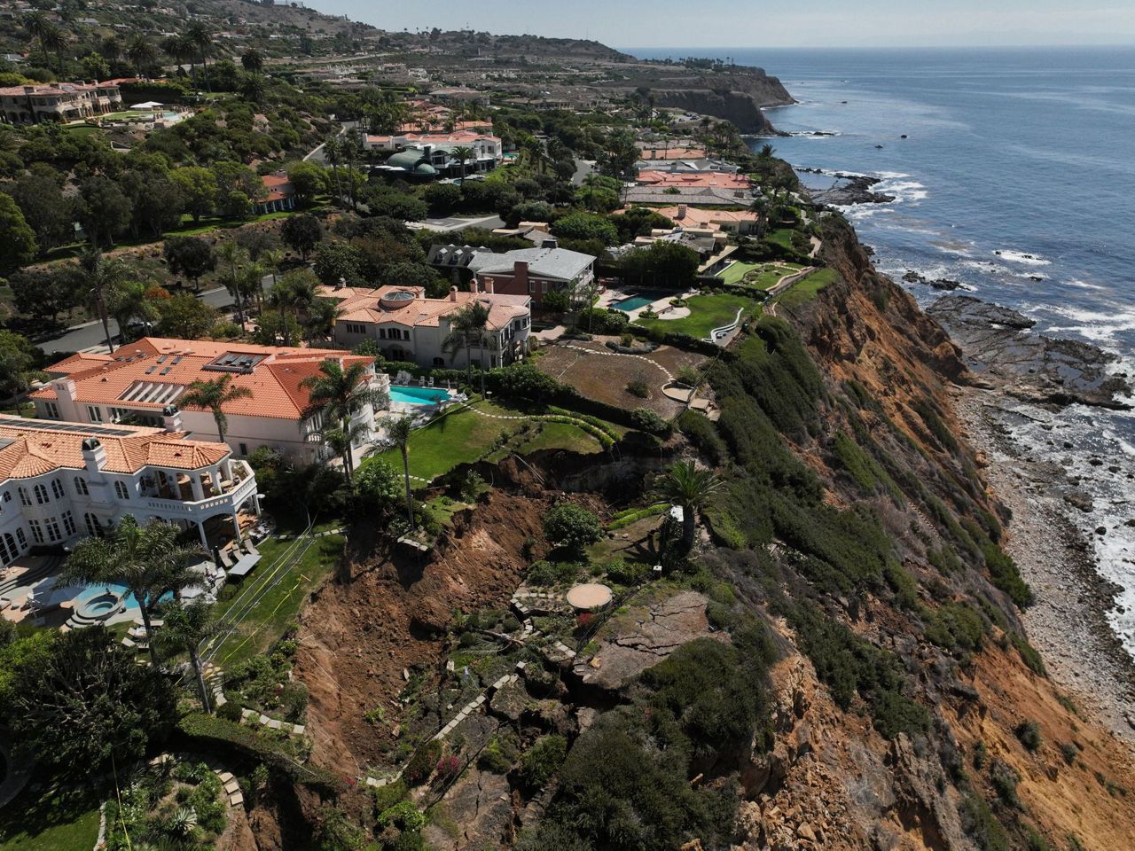 Hundreds of feet of coastal bluff in California fell toward the ocean ...