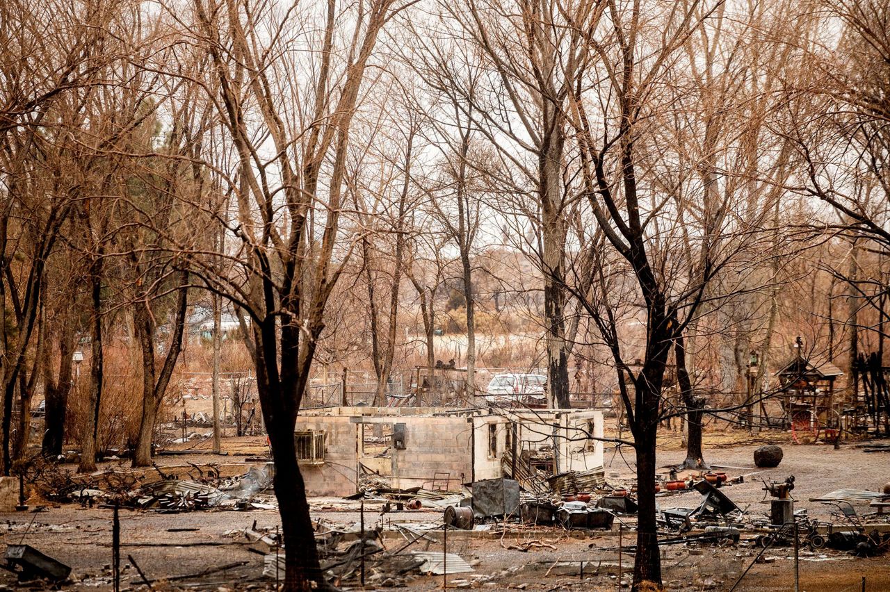 Wildfire destroys multiple Reno homes; hundreds threatened
