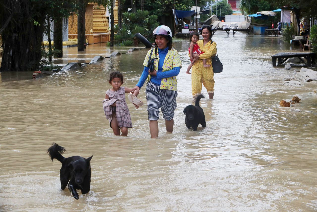 10,000 evacuated in Cambodia due to flooding; rice crop hit