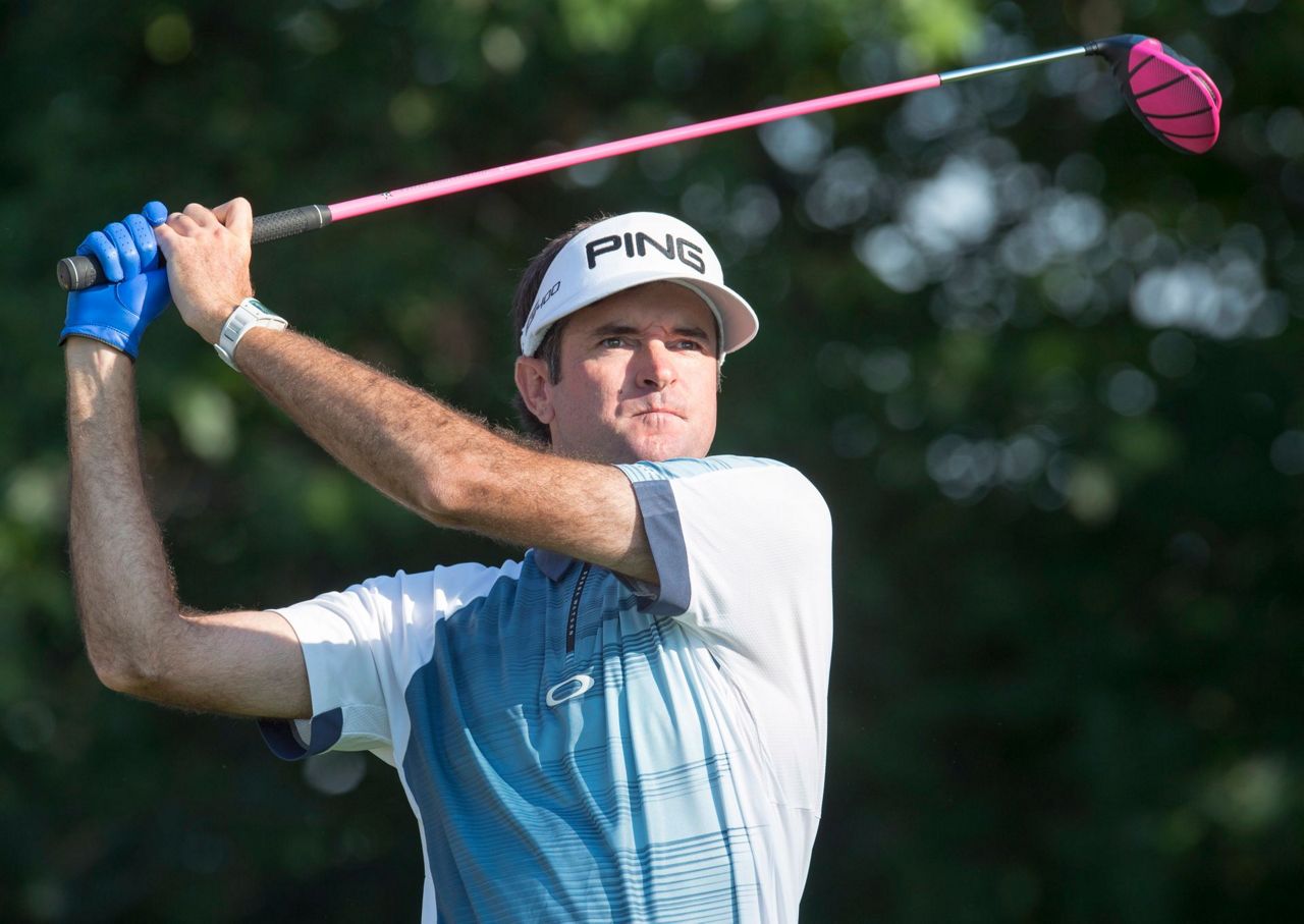 Robert Garrigus gets rocky break, leads Canadian Open