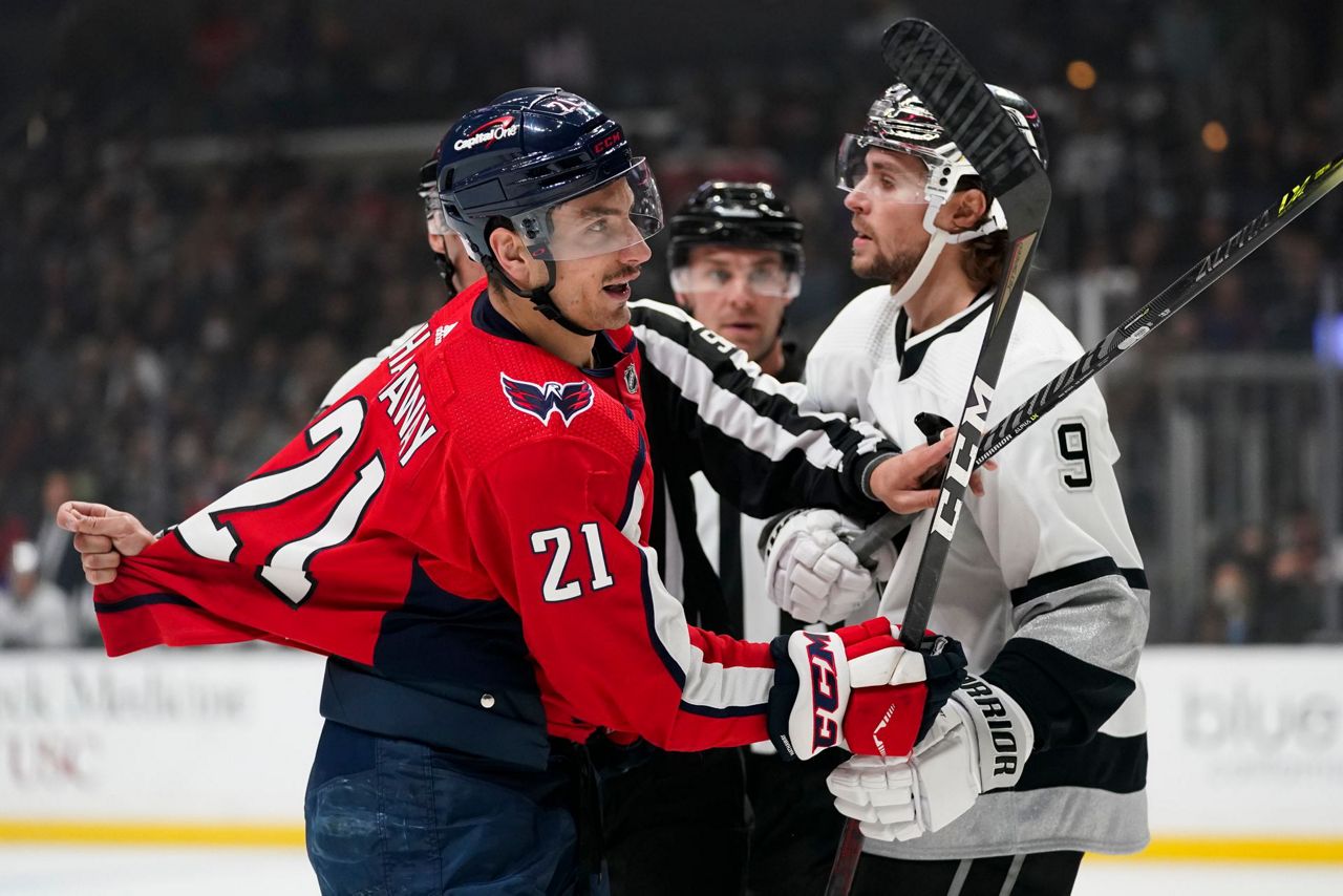 Hathway scores twice, Capitals snap Kings' point streak 2-0