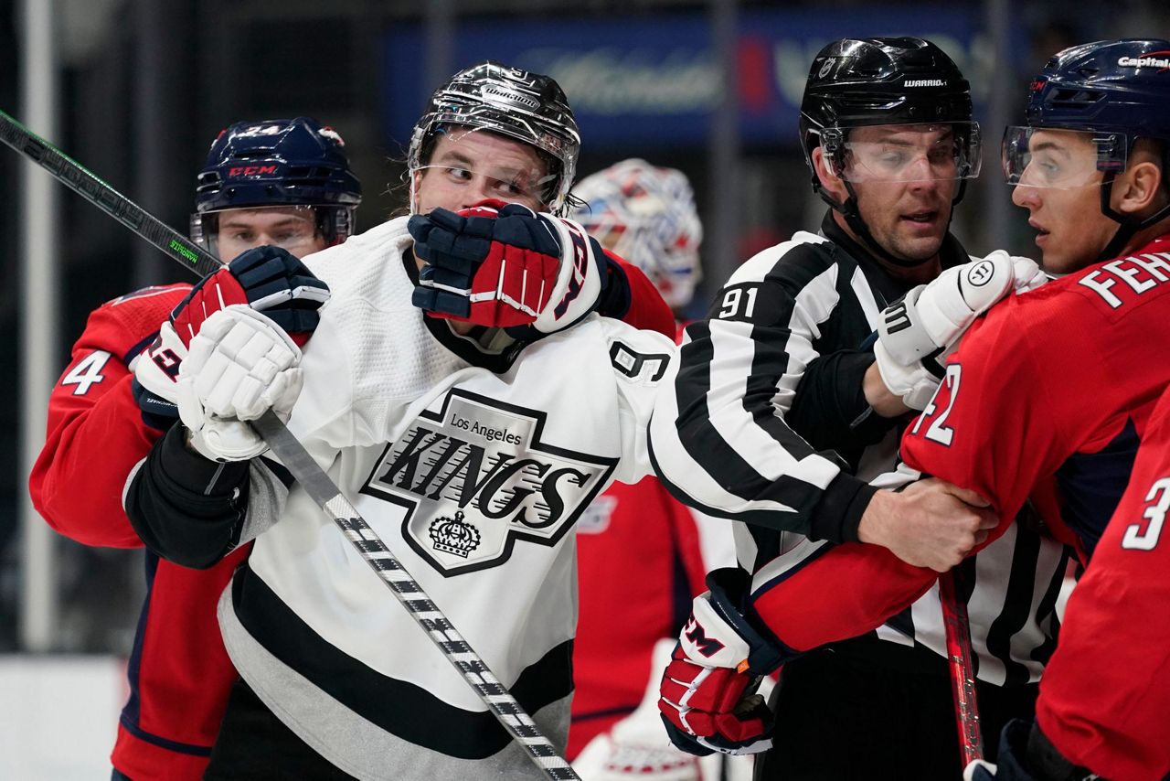 Hathway scores twice, Capitals snap Kings' point streak 2-0