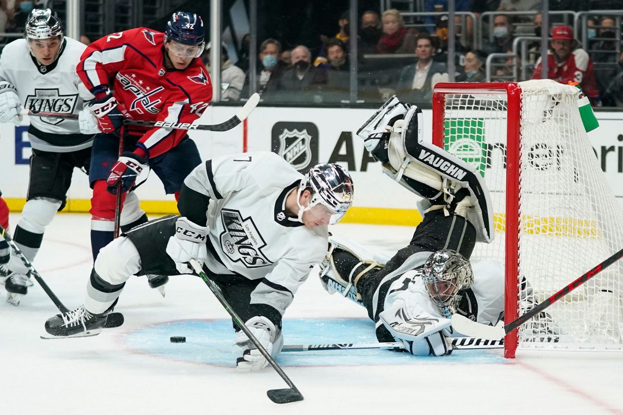 Hathway scores twice, Capitals snap Kings' point streak 2-0