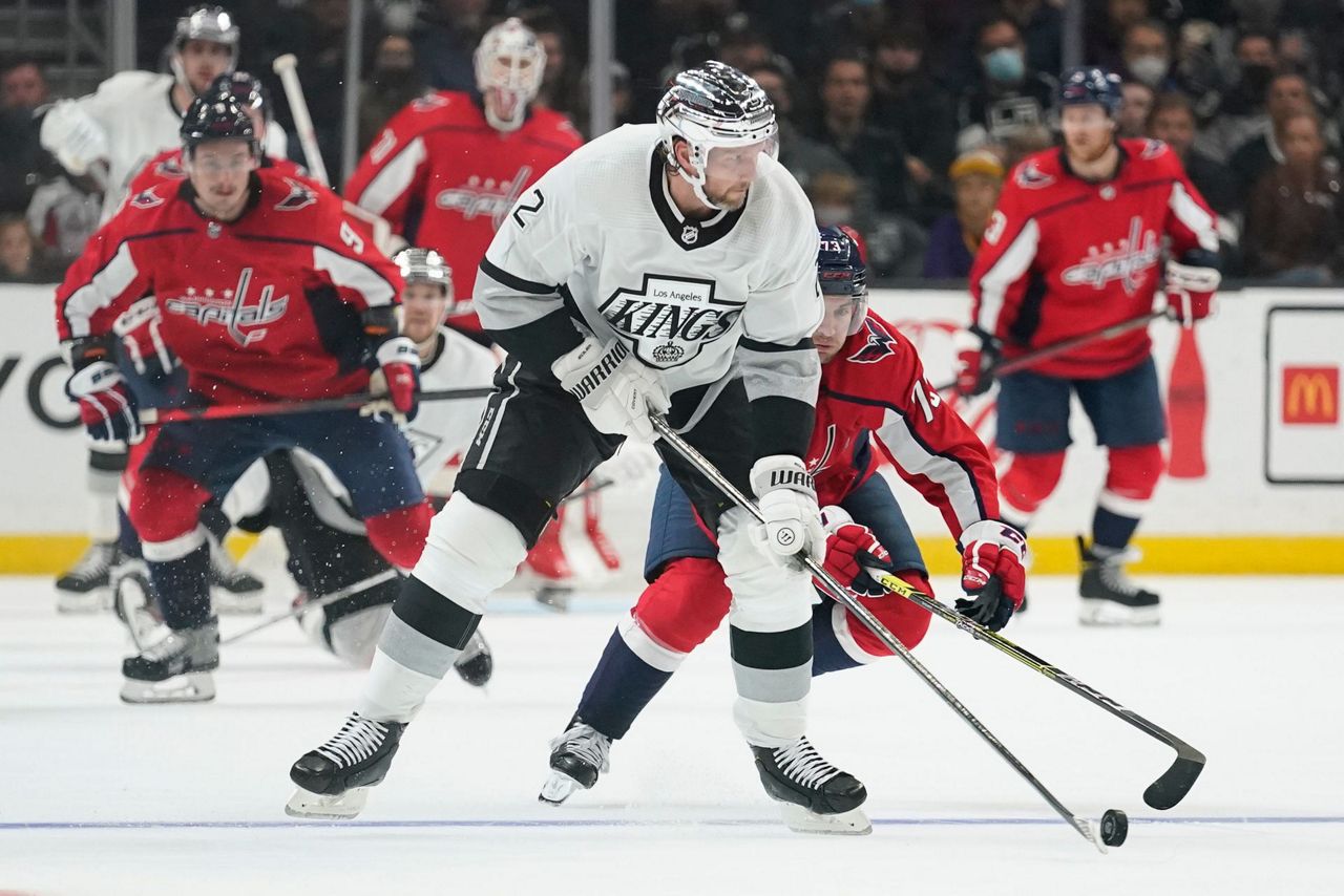 Hathway scores twice, Capitals snap Kings' point streak 2-0