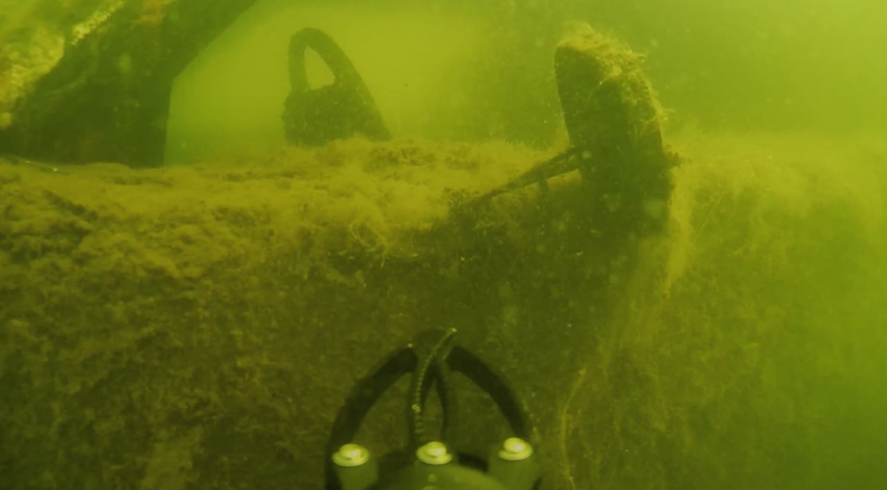 Three cars found on the bottom of Green Hill Pond
