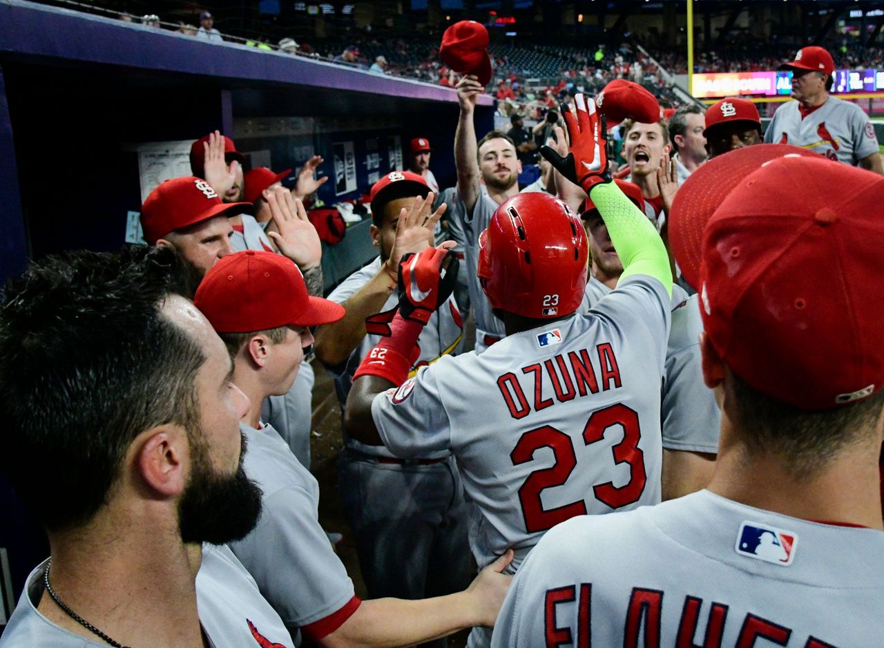 Wong begins Cardinals' homer parade in 11-6 win over Braves