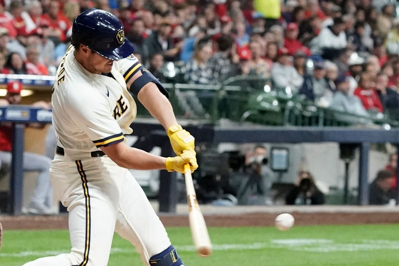 Cardinals clinch NL Central title by beating Brewers 6-2