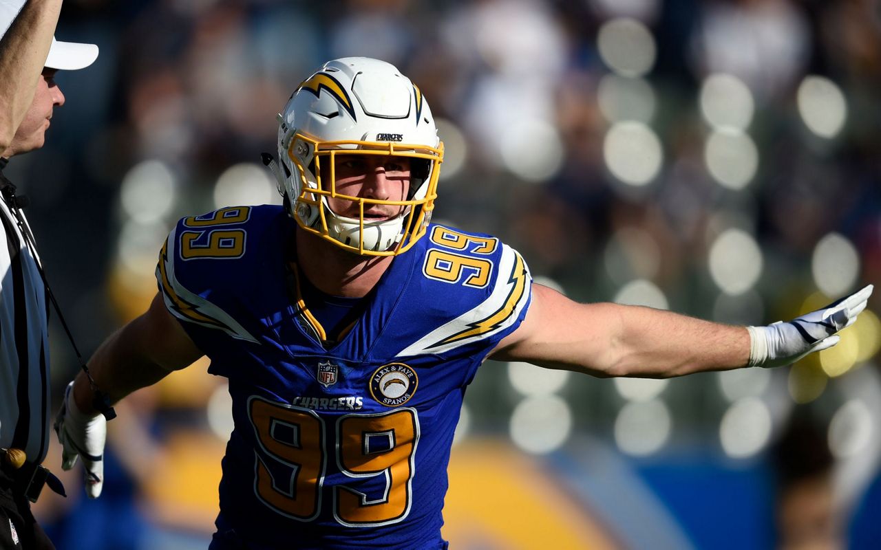 Record day: Chargers' Rivers sets 2 completion marks in win