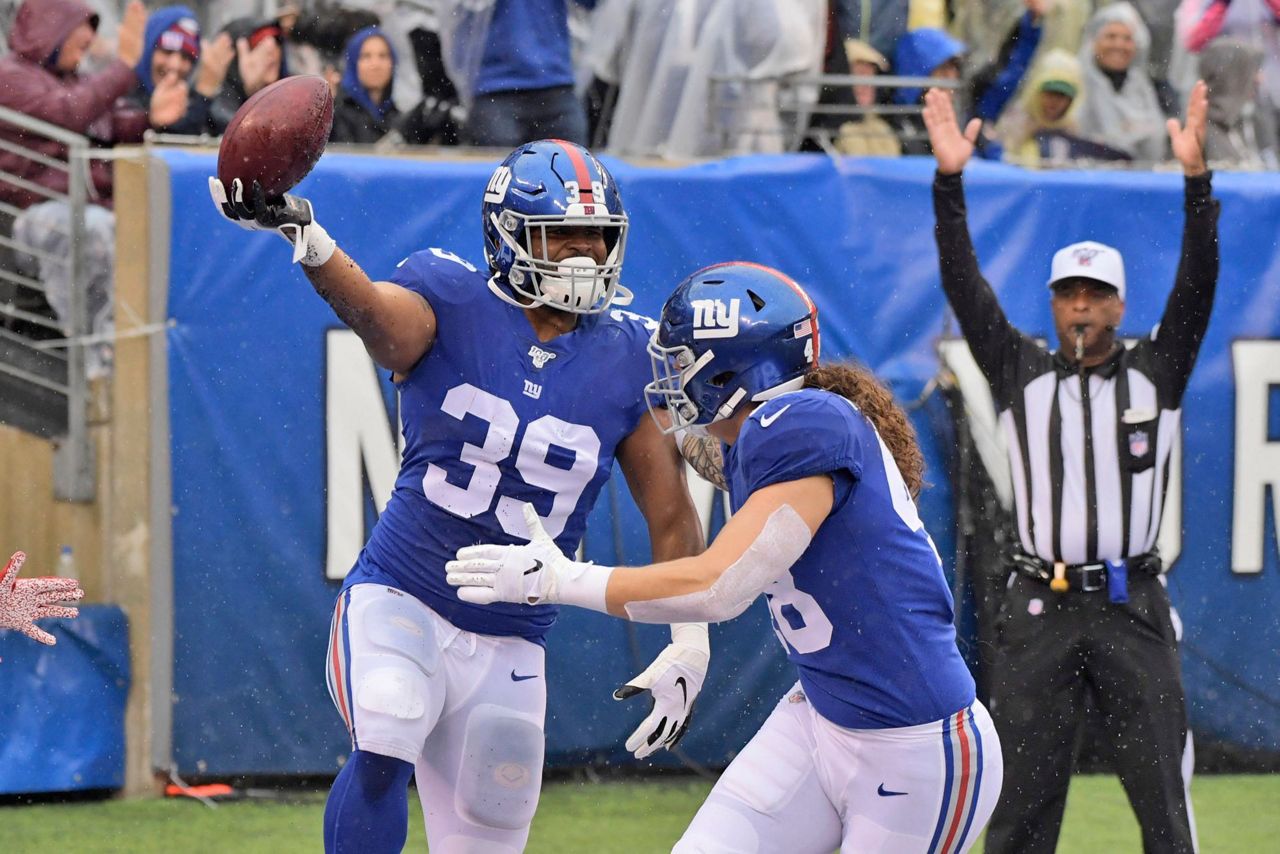 Edmonds runs for 3 TDs, Cards top Giants in Barkley's return