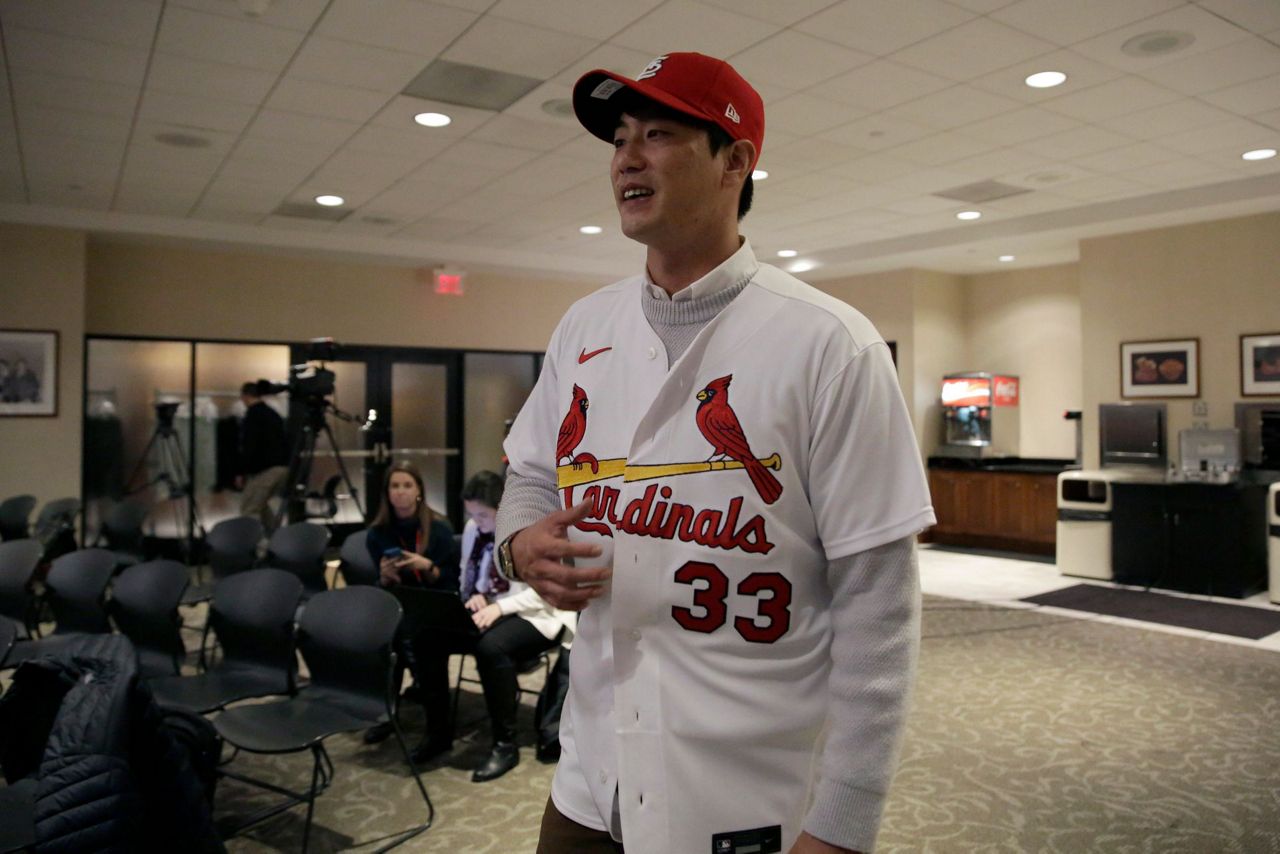 Cardinals sign top South Korean pitcher Kwang Hyun Kim